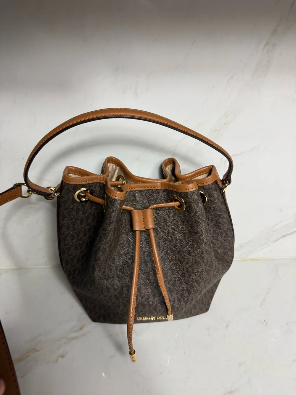 Michael Kors | Bags | Nwt Michael Kors Avery Medium Signature Logo ...